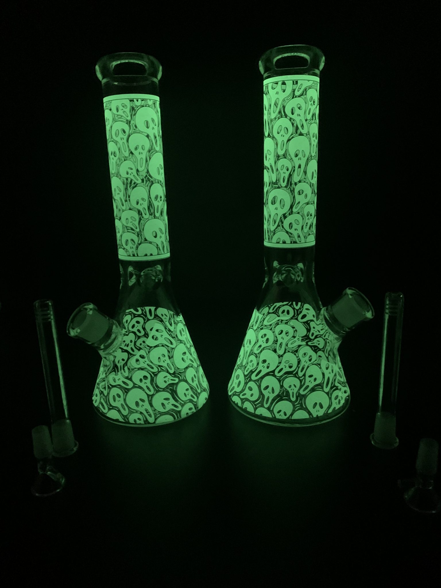 GHOST GLOW IN THE DARK BEAKER PCL8006 — Himalayan Group Inc.