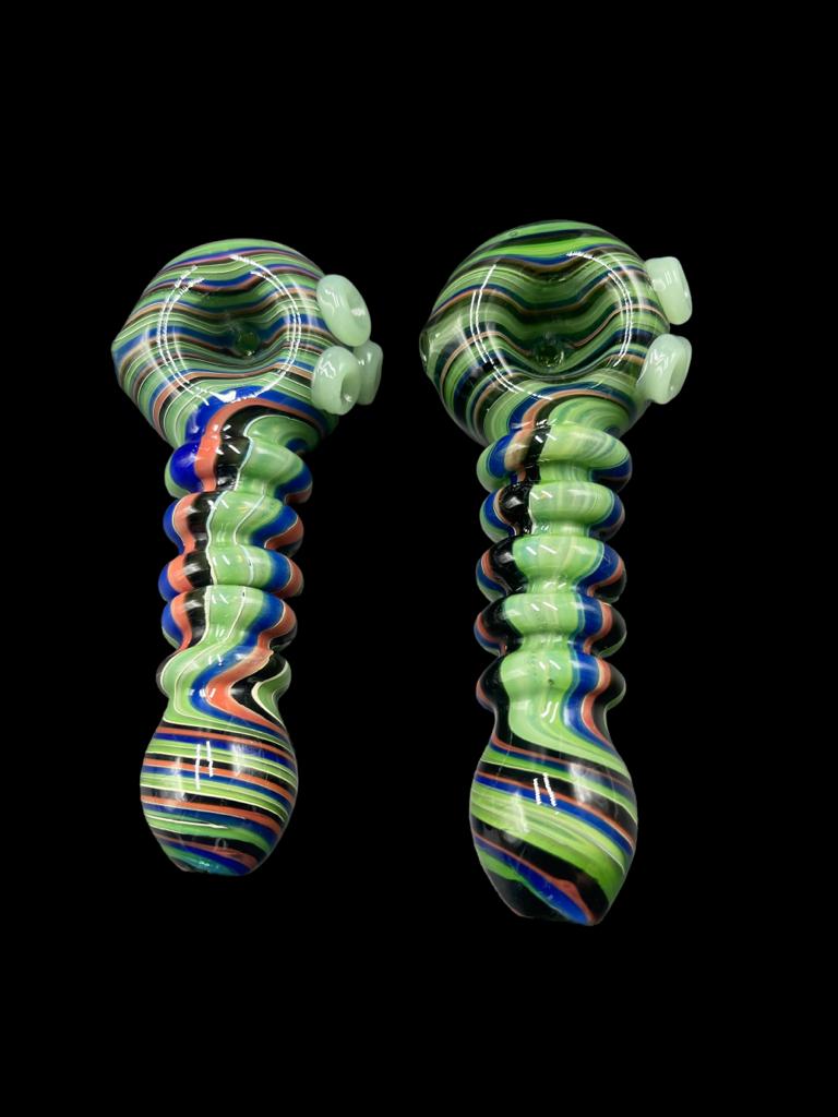 SWIRL RIBBED HAND PIPE RS3284 — Himalayan Group Inc.